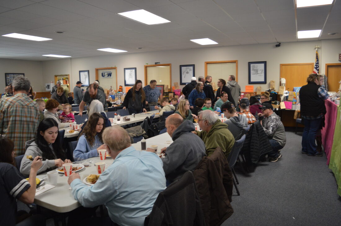 Fundraiser for ill workers draws crowd | News, Sports, Jobs - Daily Press